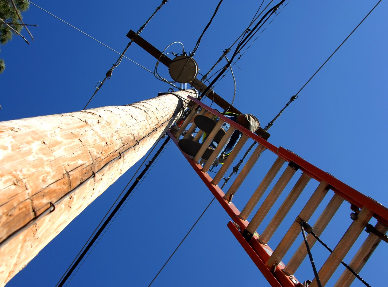 FCC Circulates Draft FNPRM on Pole Replacement Costs | Davis Wright ...